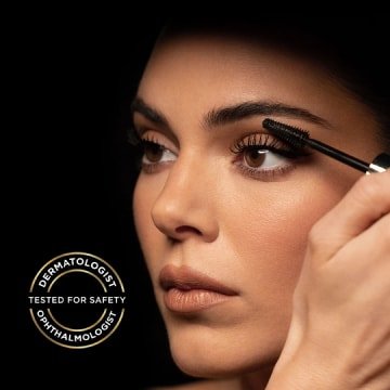 Magnetic fanned-out lashes with Panorama Mascara – L’Oréal Paris
